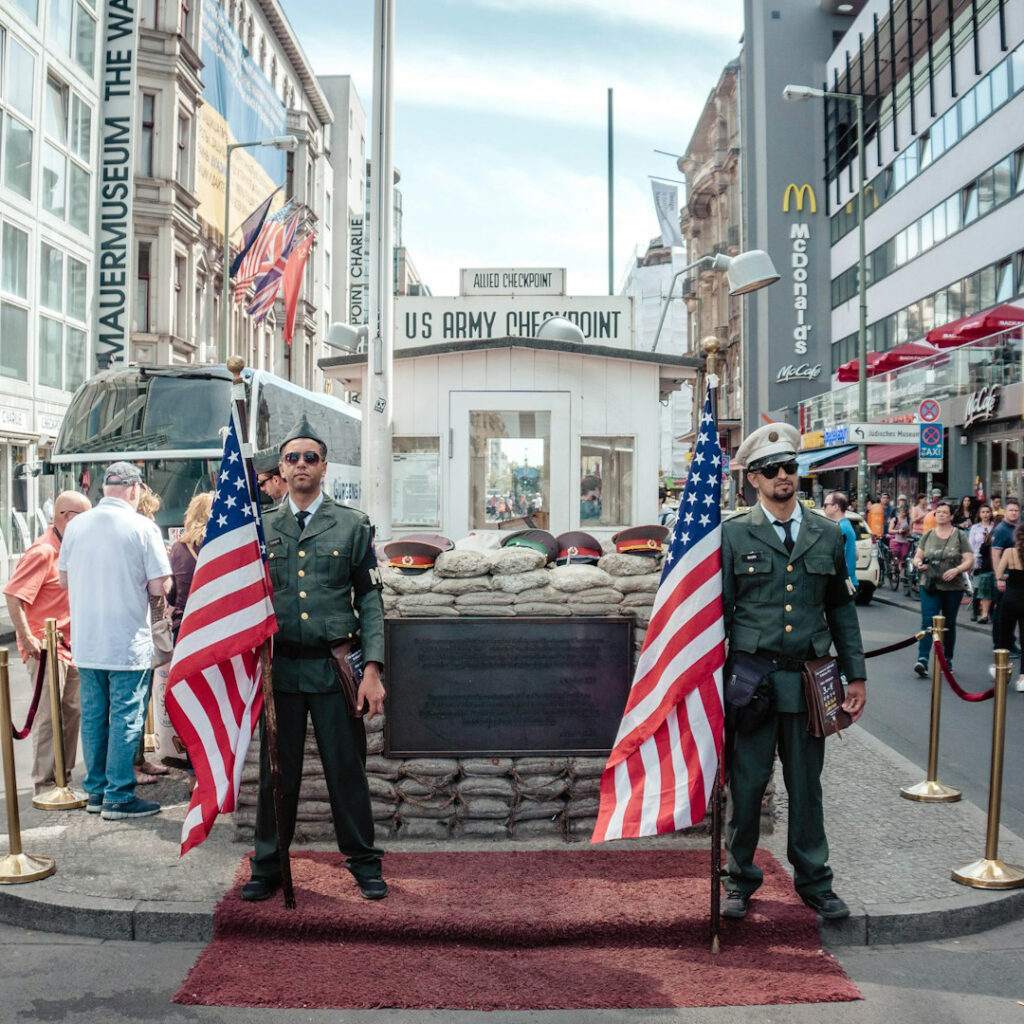 Checkpoint Charlie – Triptheca